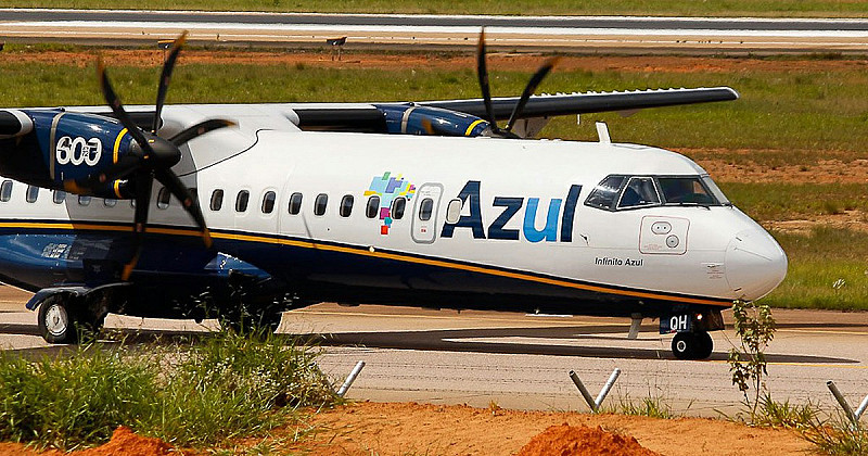 Piloto da Azul retorna para buscar senhora que perdeu voo e precisava ...